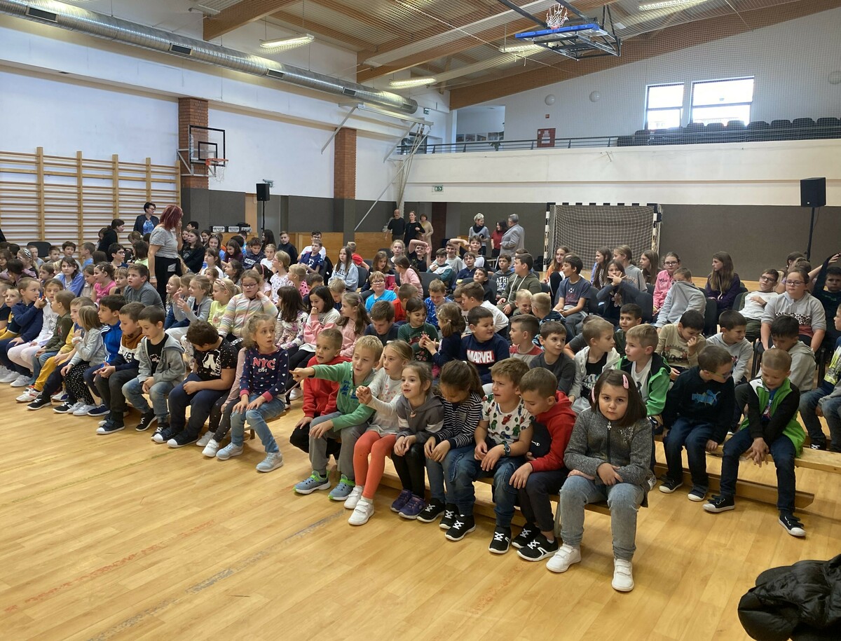 Galéria - Színház - Apáczai Csere János Általános Iskola